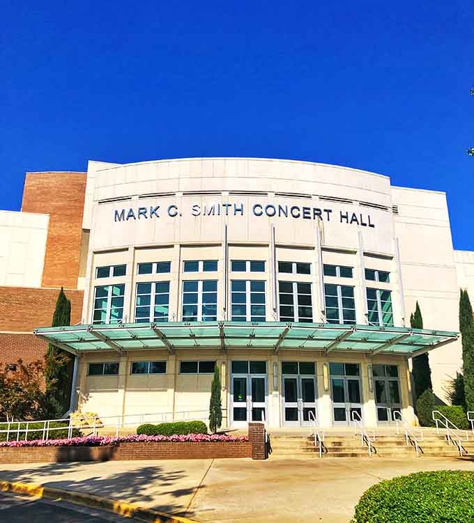 Mark C. Smith Concert Hall brings Broadway and beyond to North Alabama without the New York attitude.