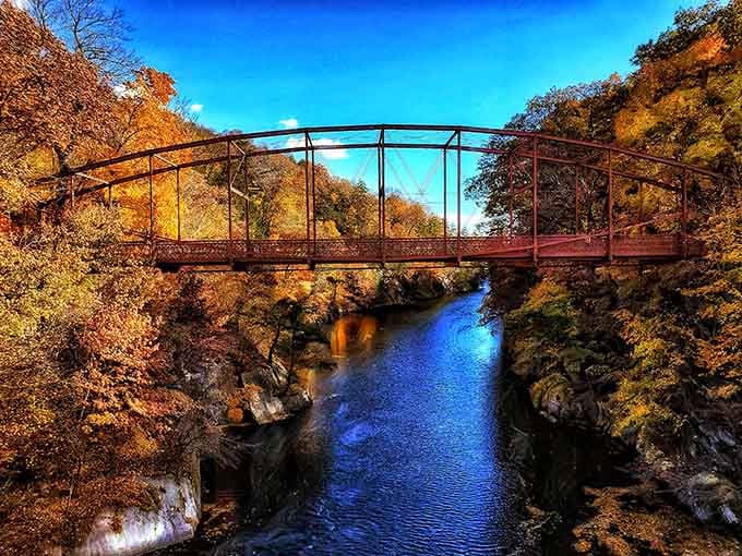 This bridge over the Housatonic looks like autumn hired a professional photographer for its dating profile.