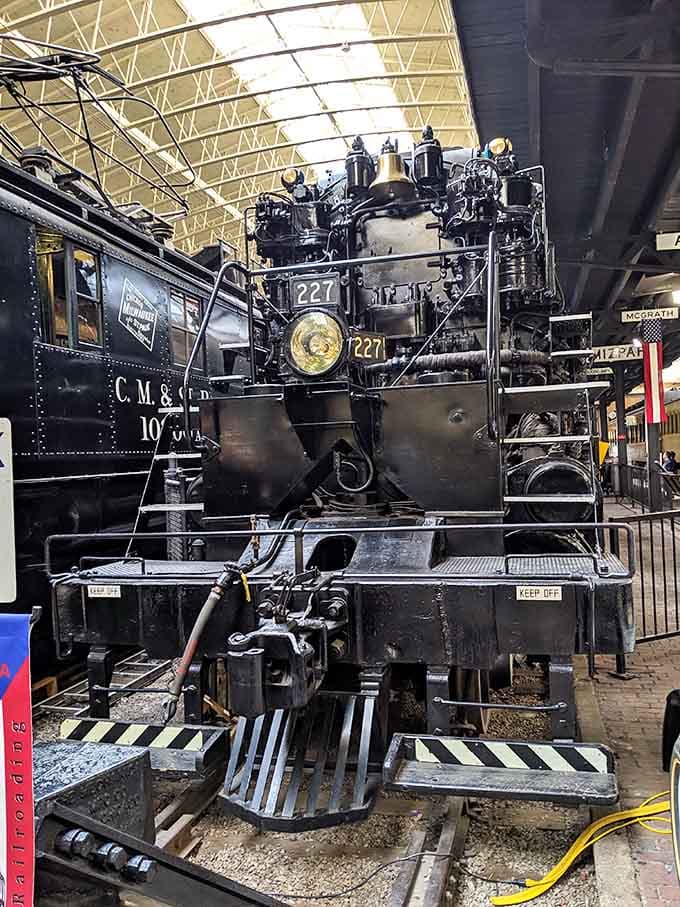 This steam locomotive is so magnificently detailed, it makes modern engines look like they skipped leg day entirely.