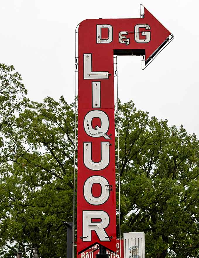 D&G Liquor's bold red arrow points the way to refreshment, just like it did for thirsty travelers decades ago.