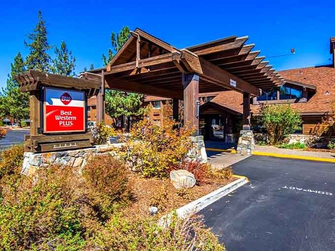 Mountain lodge charm meets modern comfort, proving that Best Western knows how to do Truckee right.