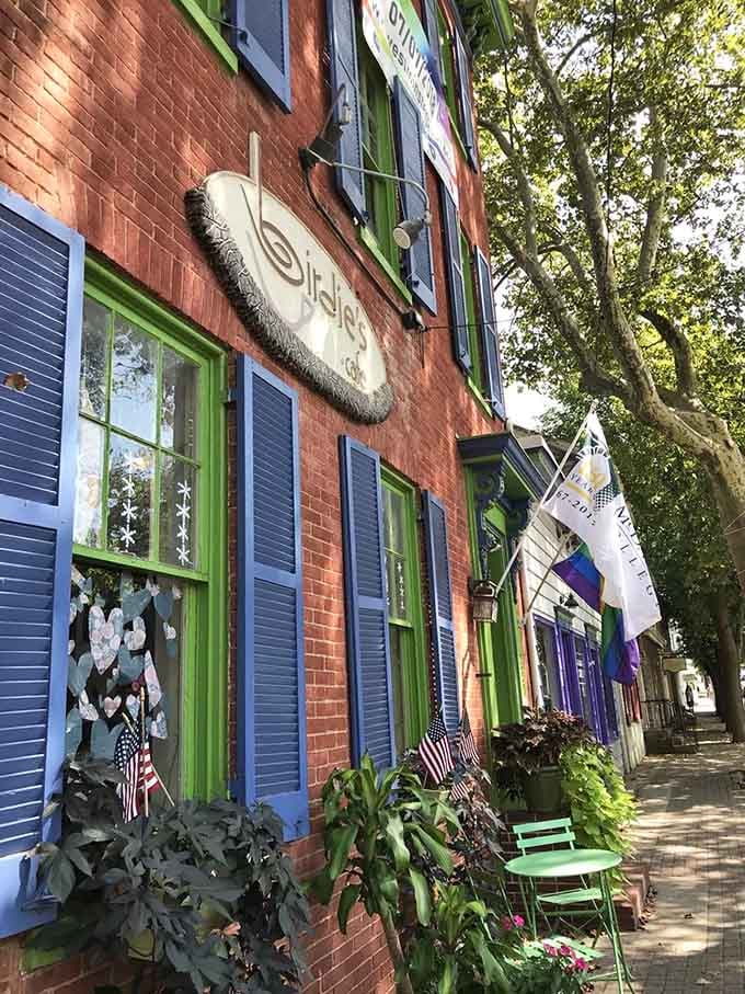 Bright green trim on brick makes this cafe pop like a Crayola box come to life.