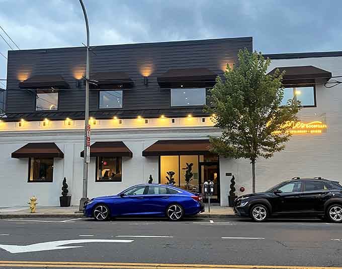 Encore by Goodfellas brings sleek contemporary style to New Haven's dining scene with sophisticated urban flair.