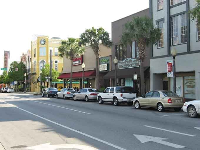 Palm-lined streets and familiar chain stores mean you get tropical living without sacrificing your favorite shopping spots.