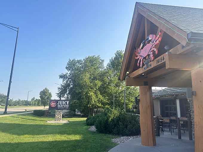 Surrounded by green lawns and open sky, this seafood spot proves great food doesn't need a crowded cityscape.