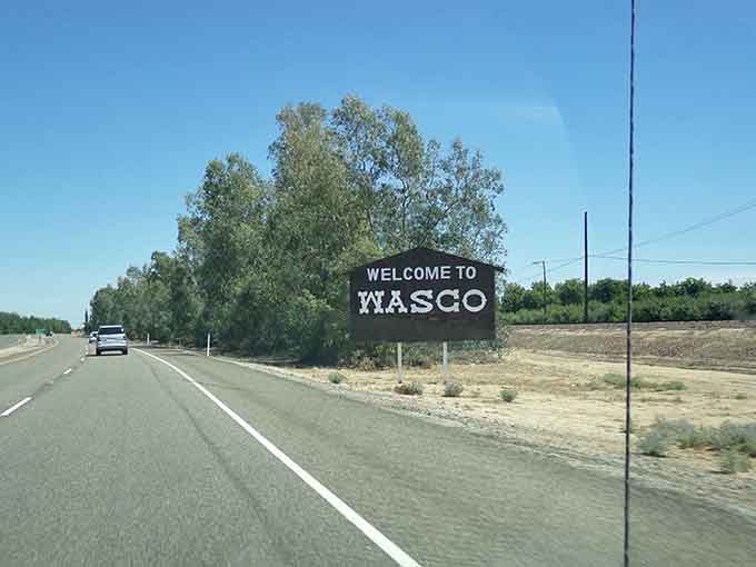 The welcome sign says it all: this agricultural town opens its arms to those seeking simplicity.