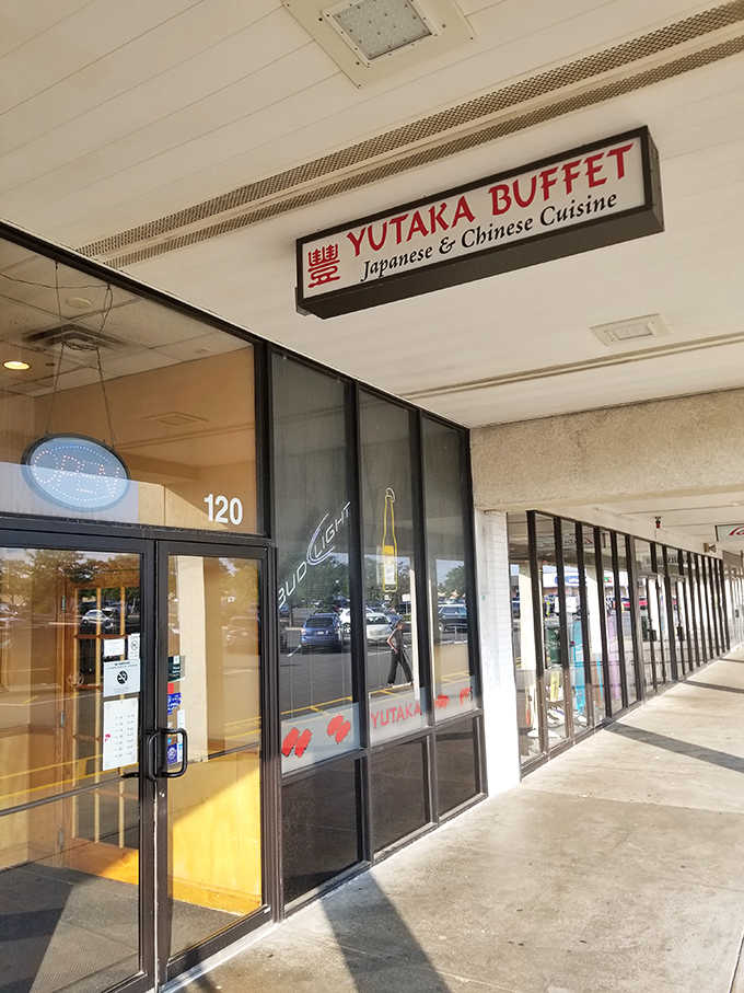 Tucked into a shopping plaza, this Japanese and Chinese buffet combo offers the best of both worlds beautifully.