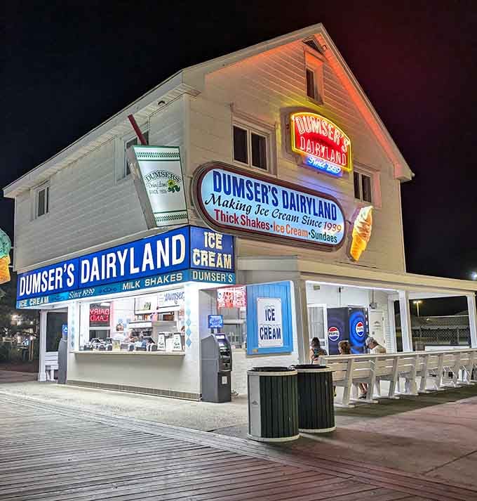 When those neon lights glow at night, this place becomes a beacon for anyone craving thick shakes and sundaes.