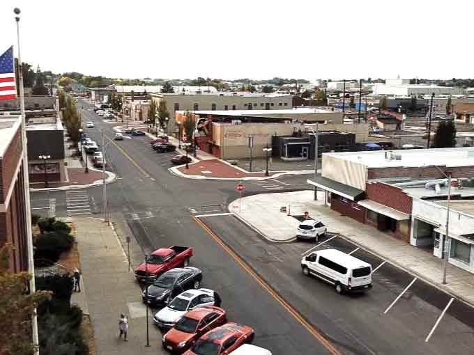 This bird's-eye view reveals a compact, walkable community where everything you need sits within a comfortable, knee-friendly distance.