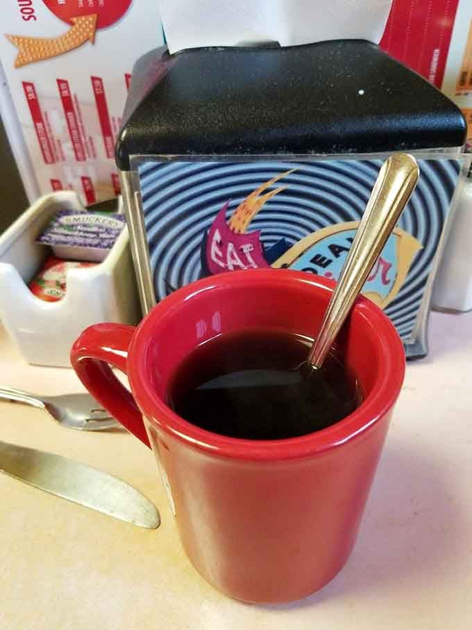 Hot coffee in a proper mug, refilled without asking, just like diners were meant to operate all along.