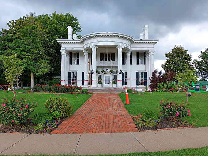 Those grand columns and manicured gardens could give Tara a run for its money, honestly.