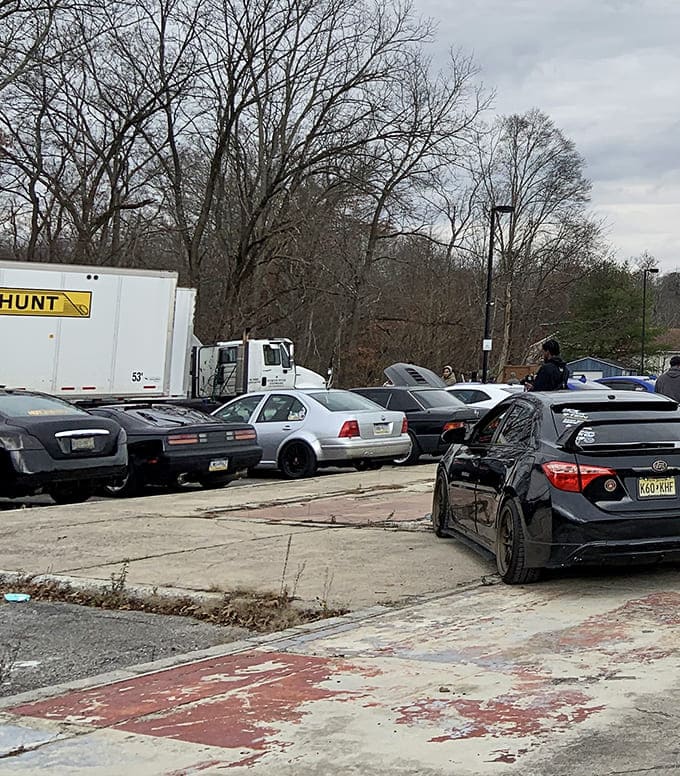 A full parking lot on market day means serious shoppers know exactly where to be.