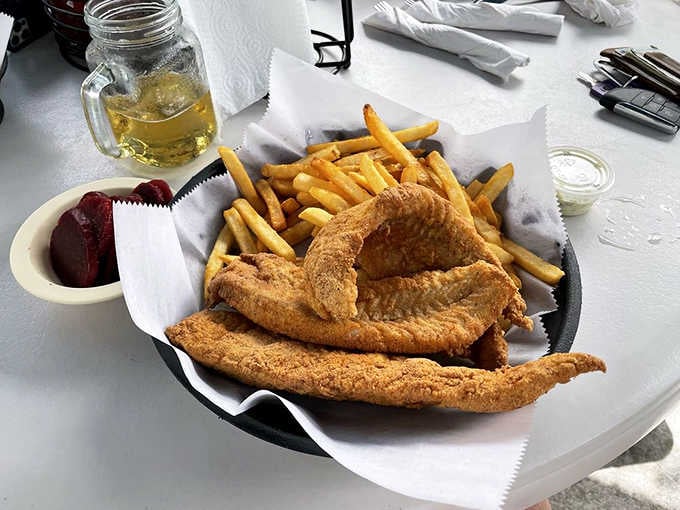 Golden fried fish with fries, because sometimes the simplest preparations are the ones that make you happiest at lunch.