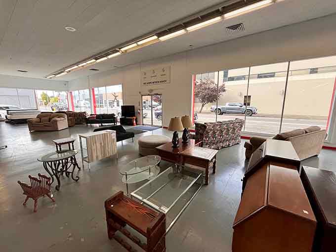 Window shopping takes on new meaning when the furniture displays look this inviting and professionally arranged.