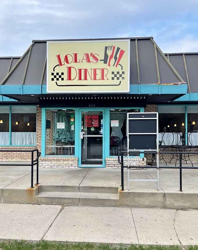Checkered racing flags and retro lettering transport you straight back to the fabulous fifties with pure nostalgic joy.