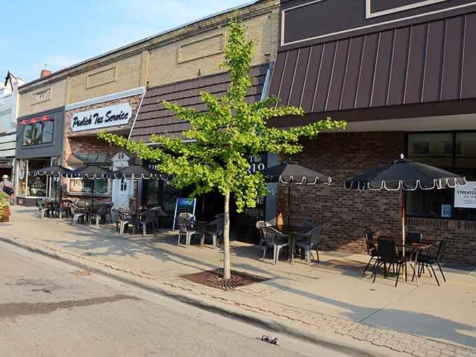 Streator's sidewalk café tables sit beneath cheerful black umbrellas, practically begging you to pull up a chair and order something cold.