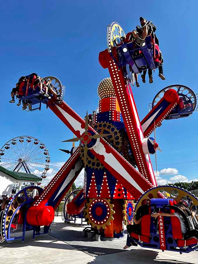 This patriotic spinner lifts riders skyward in a whirl of red, white, and blue that's more exhilarating than it looks.