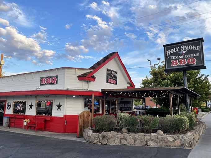 Holy Smoke Texas Style BBQ plants the Lone Star flag in California soil and makes no apologies whatsoever.