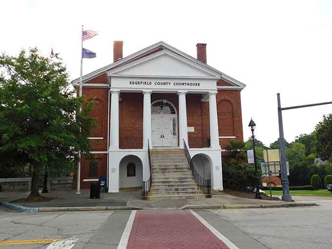 The Edgefield County Courthouse has witnessed more drama than a reality TV marathon, just spread over two centuries.
