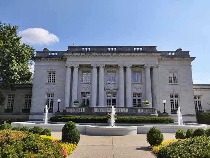 The Governor's Mansion looking exactly as stately and dignified as you'd expect from Kentucky's first home.