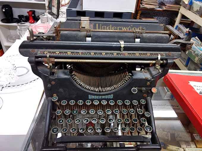 This Underwood typewriter wrote love letters, business deals, and probably a few angry memos before computers ruined everything.