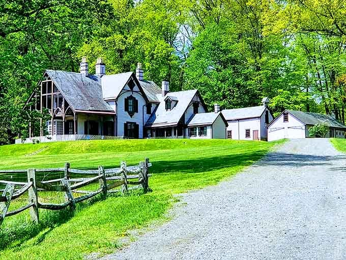 These farm buildings look like they wandered off a postcard and decided to stay for a few centuries.