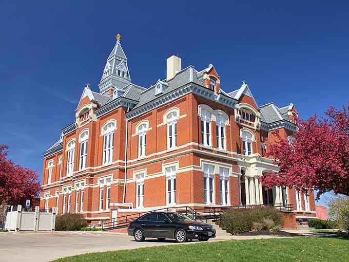The stunning courthouse in Maryville stands as a magnificent example of historic architecture that makes you stop and admire its beauty.