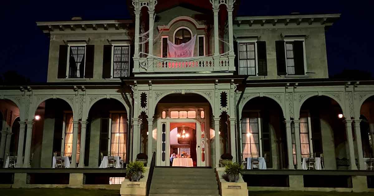 This Haunted Mansion In Alabama Is Not For The Faint Of Heart
