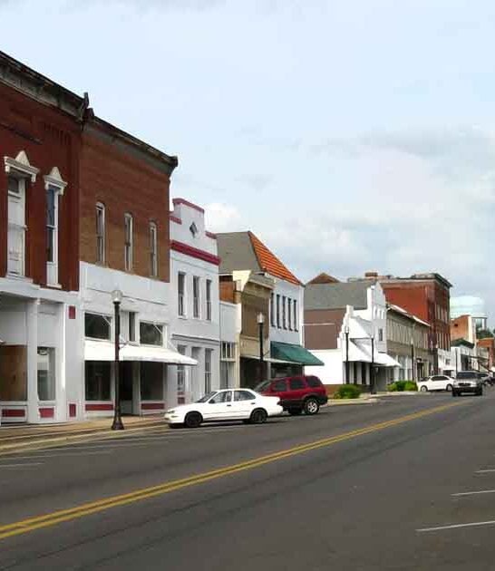 Leave The Hustle Behind With A Visit To This Cozy Little Farm Town In Alabama