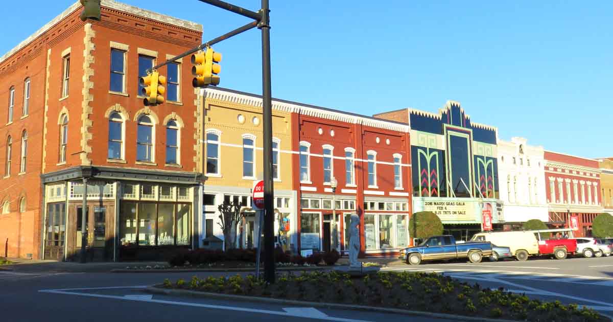 People Discover This Alabama Town's Monthly $500 Rent And Immediately ...