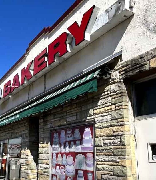 People From All Over The World Flock To This Tiny New Jersey Bakery For One Legendary Crumb Cake