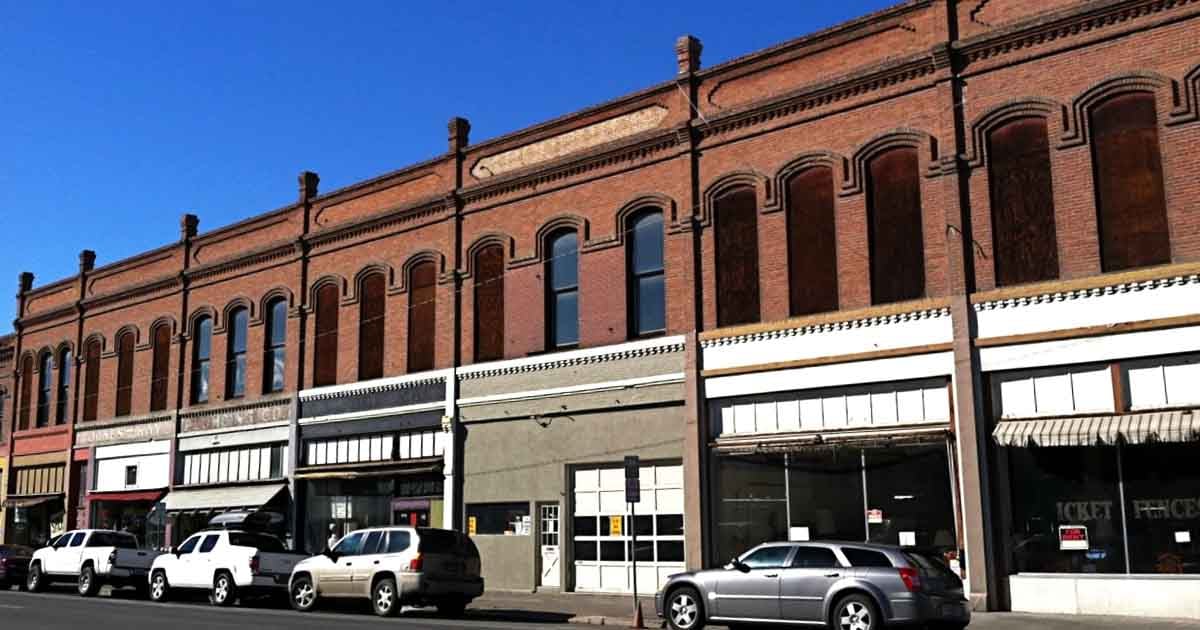 This Oregon City Has $870 Monthly Rent And Locals Are Begging People ...