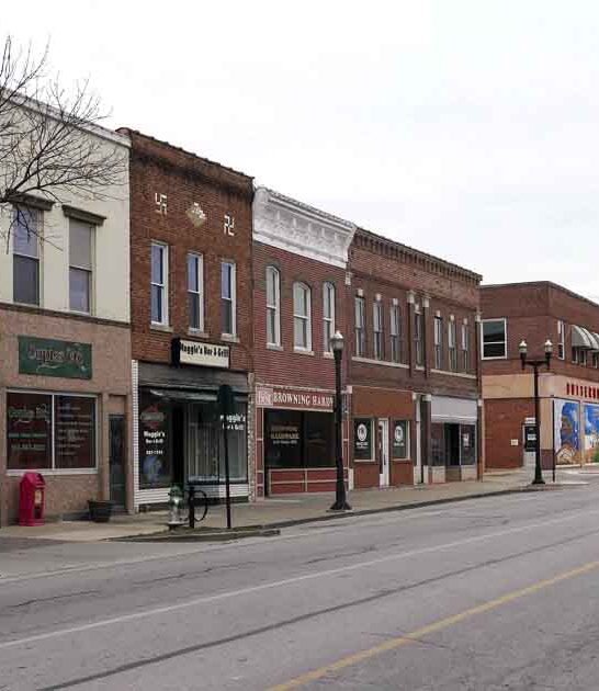 charming escape town missouri ftr