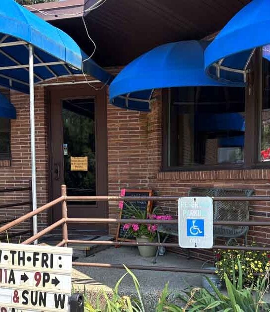 charming rustic eatery michigan ftr