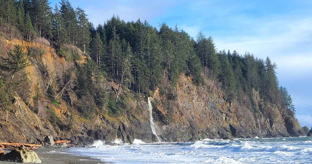 The Dreamy Hidden Beach In Washington That Has Its Very Own Waterfall