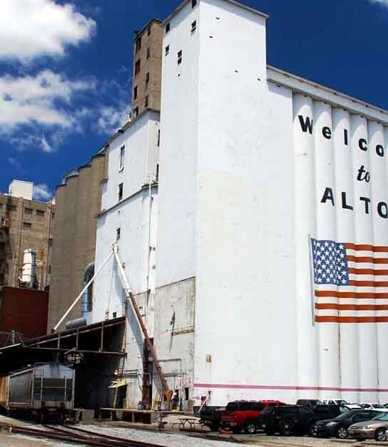 dreamy illinois town surprising ftr