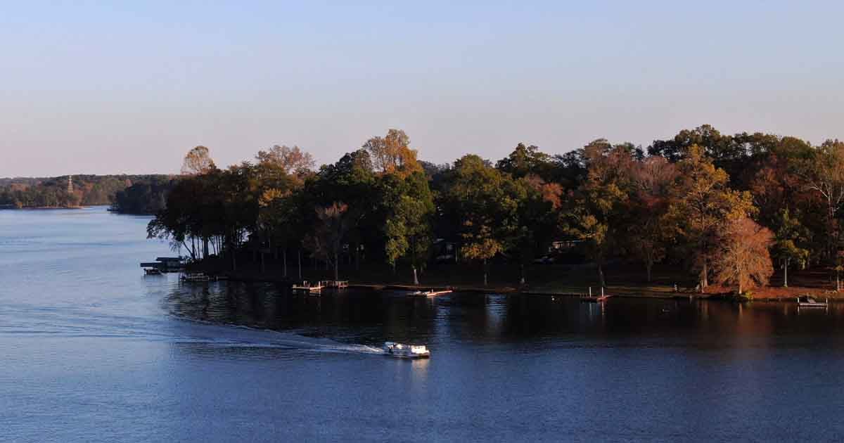 7 Dreamy Lakes In South Carolina That Will Make You Never Want To Leave