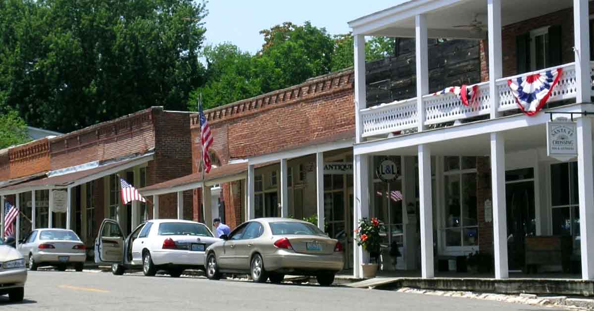 Most People Drive Right Past This Charming Missouri Town Without Stopping