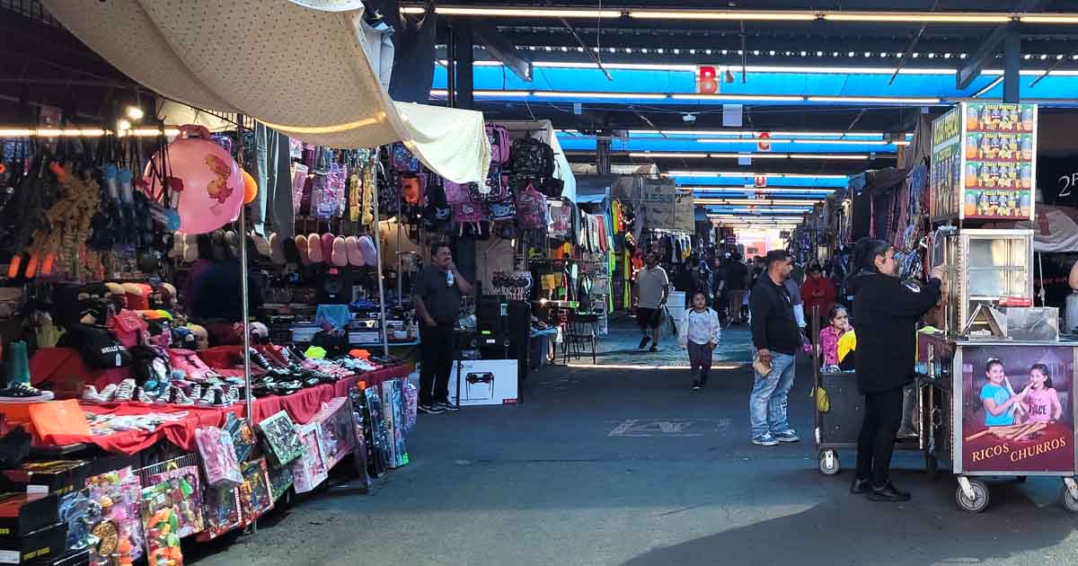 The Enormous Arizona Flea Market Worth A Weekend Trip