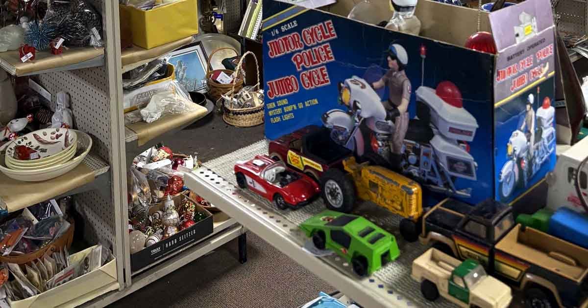 This Enormous Wisconsin Antique Mall Is A Treasure Hunter's Paradise