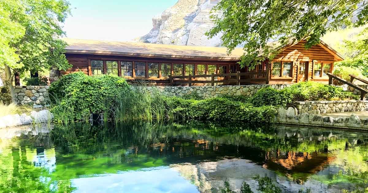 Escape To This Hidden Desert Oasis In California That's Pure Magic