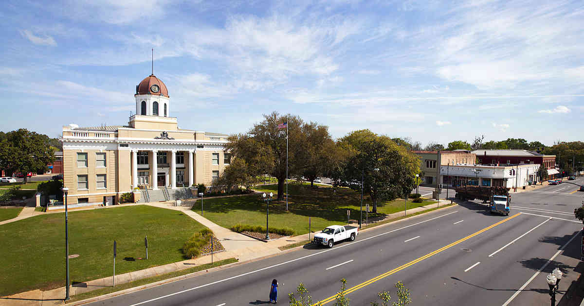 The Overlooked Florida Town Where Rent Stays Below $850 And Life Feels Easy