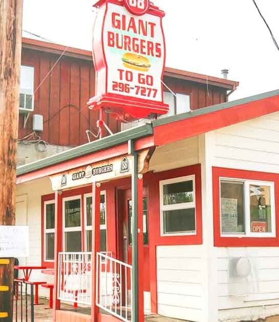 This No-Frills Roadside Burger Hut In California Is The Stuff Road Trip Dreams Are Made Of