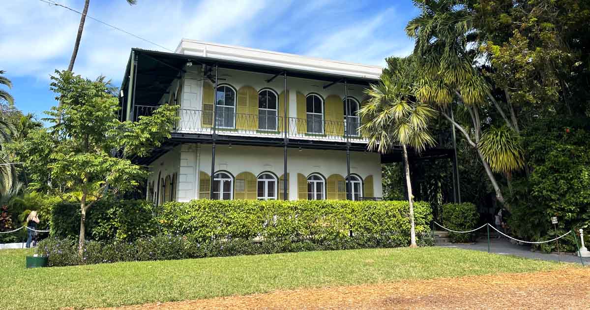 Step Inside Hemingway's Florida Home And Meet The 60 Six-Toed Cats Who ...