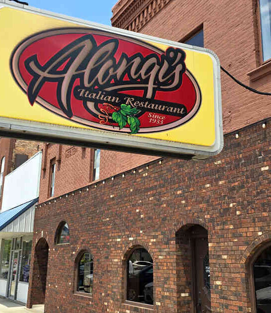 illinois restaurant served pizza ftr