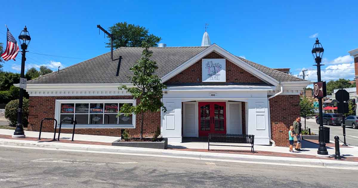 This Train-Themed Restaurant In Illinois Is Pure Magic