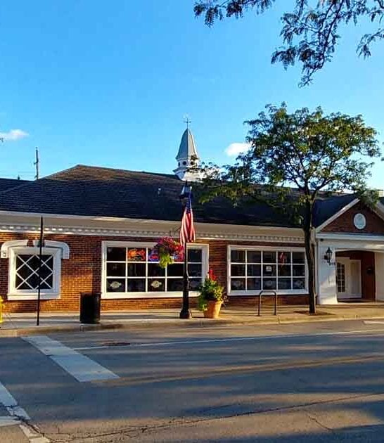 The Illinois Restaurant Where Your Meal Arrives By Train