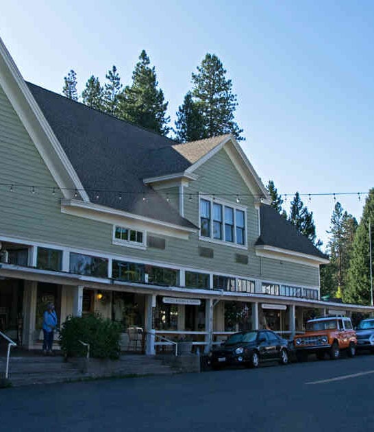 The Impossibly Charming California Town That Looks Like It Belongs On The Hallmark Channel