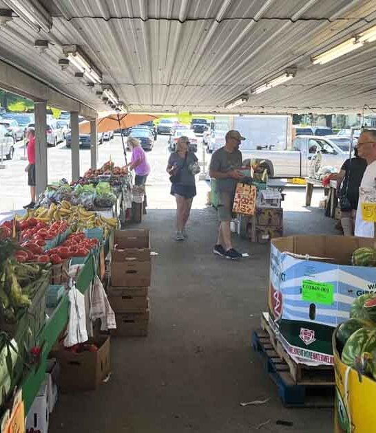 Most People Don’t Know About This Incredible Amish Flea Market In Pennsylvania