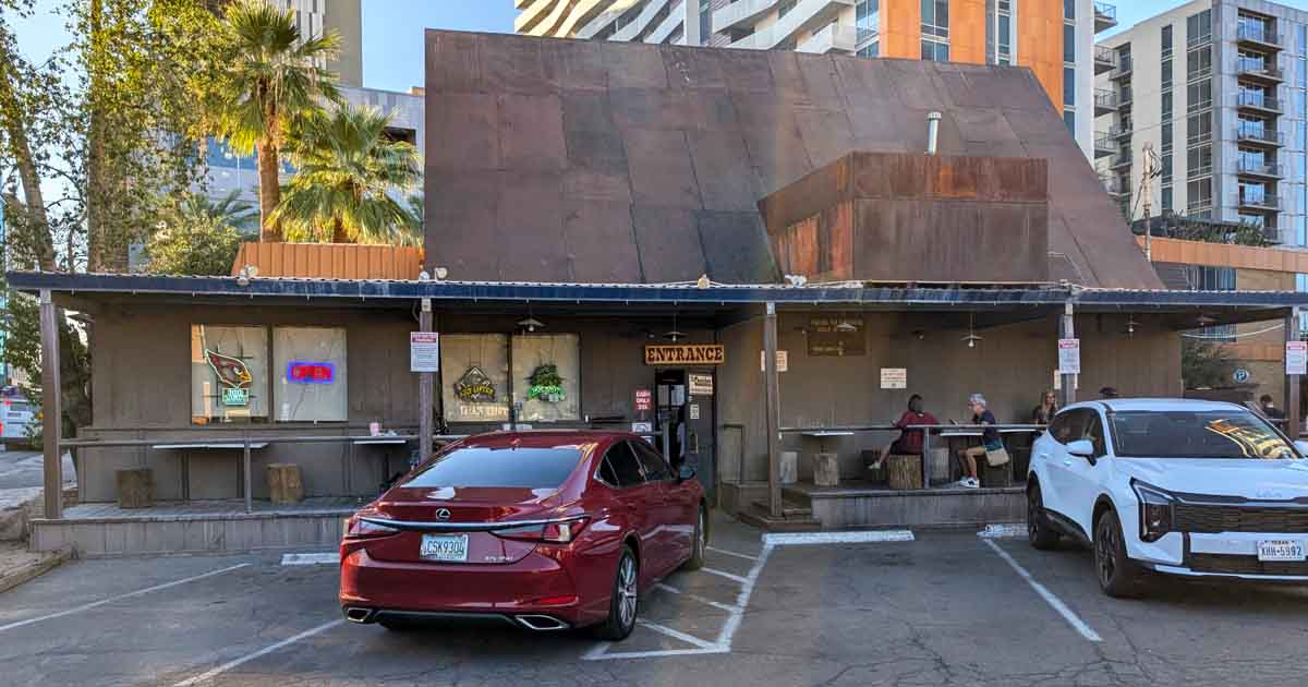 These 8 Low-Key Burger Joints In Arizona Serve The Best Patties Around